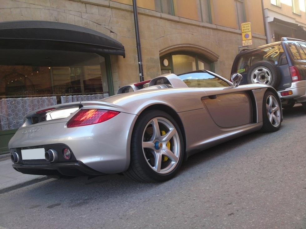 Porsche Carrera GT och Ferrari 430 Scuderia 16M. I Stockholm. | Feber / Bil