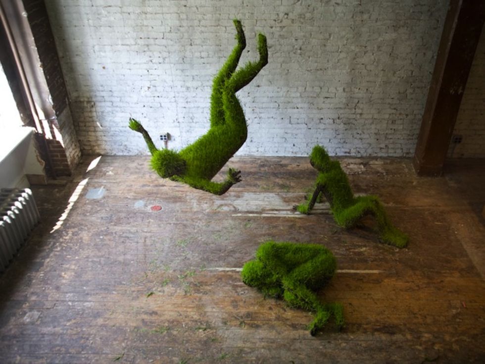 Skulpturer i gräs. av Mathilde Roussel-Giraudy. | Feber / Hem