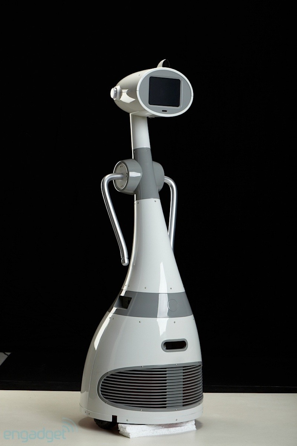 Roboten Luna - robotbetjänt. Hyfsat billig robot med egen appstore ...