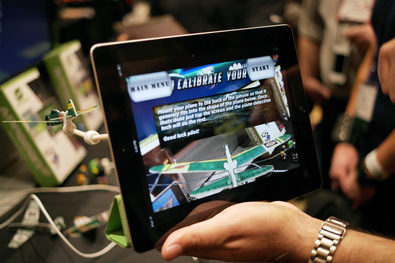 WowWee AppGear. Spela iOS-spel med fysiska leksaker. | Feber / iPhone