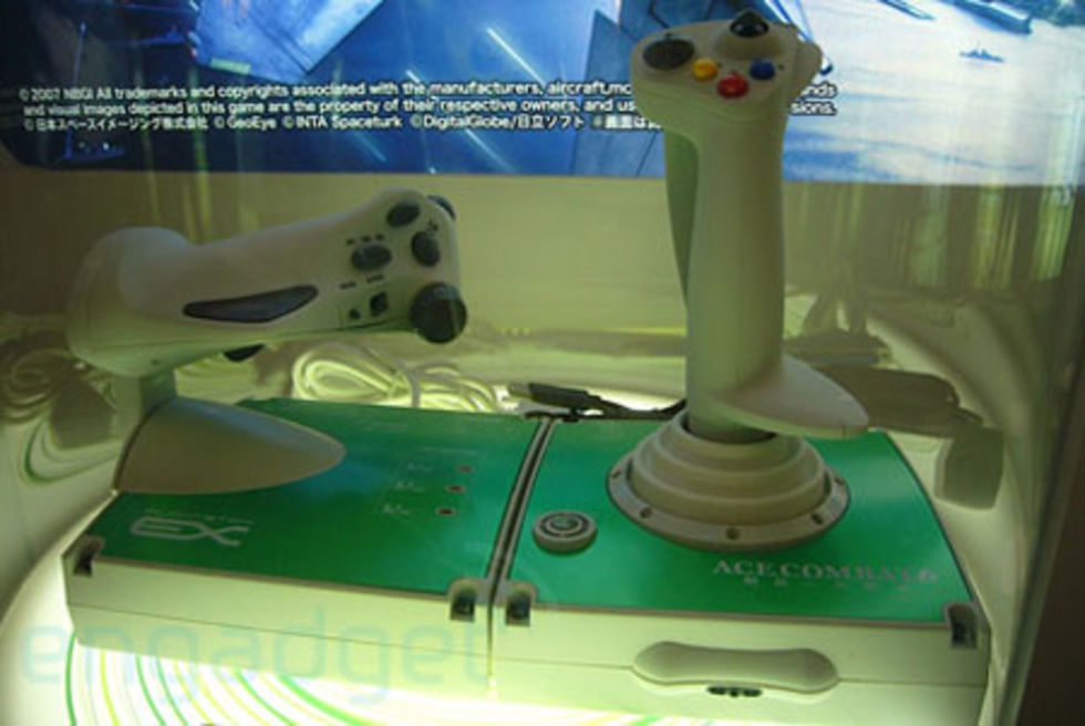 Flygsimulator-kontroll till Xbox 360. Styr flygplan med Hori Ace Combat ...