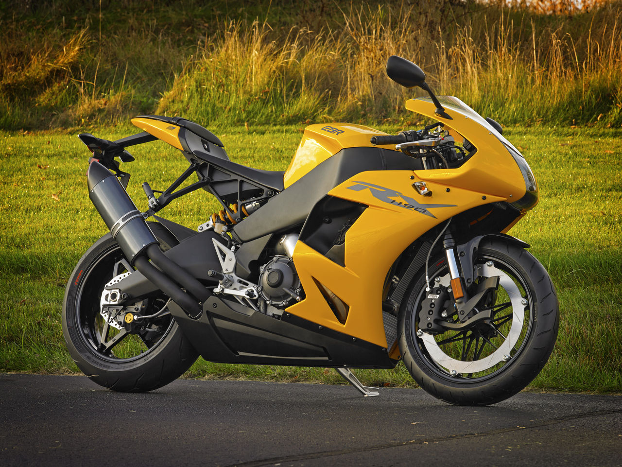 Erik Buell Racing visar 1190RX. . | Tjock / Garaget