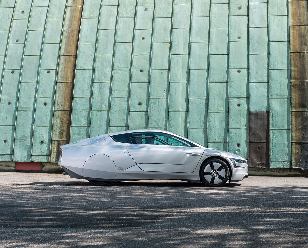 Vi har provkört Volkswagen XL1. Bilen som drar 0.09 liter milen ...