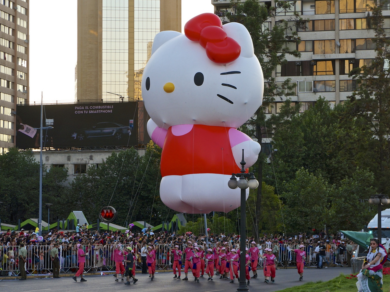 Hello Kitty är inte en katt. Men hon har en katt. | Feber / Pryl