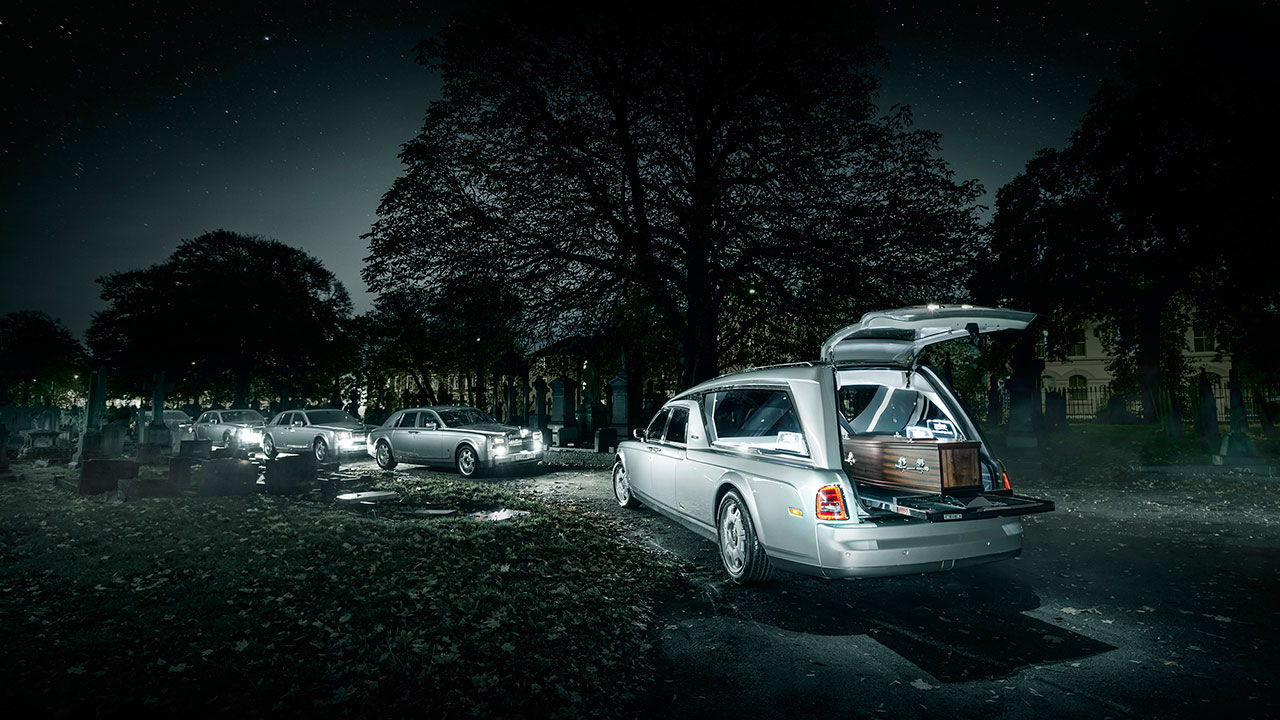 Rolls-Royce Phantom som likbil. Flott skjuts till sista vilan. | Feber ...