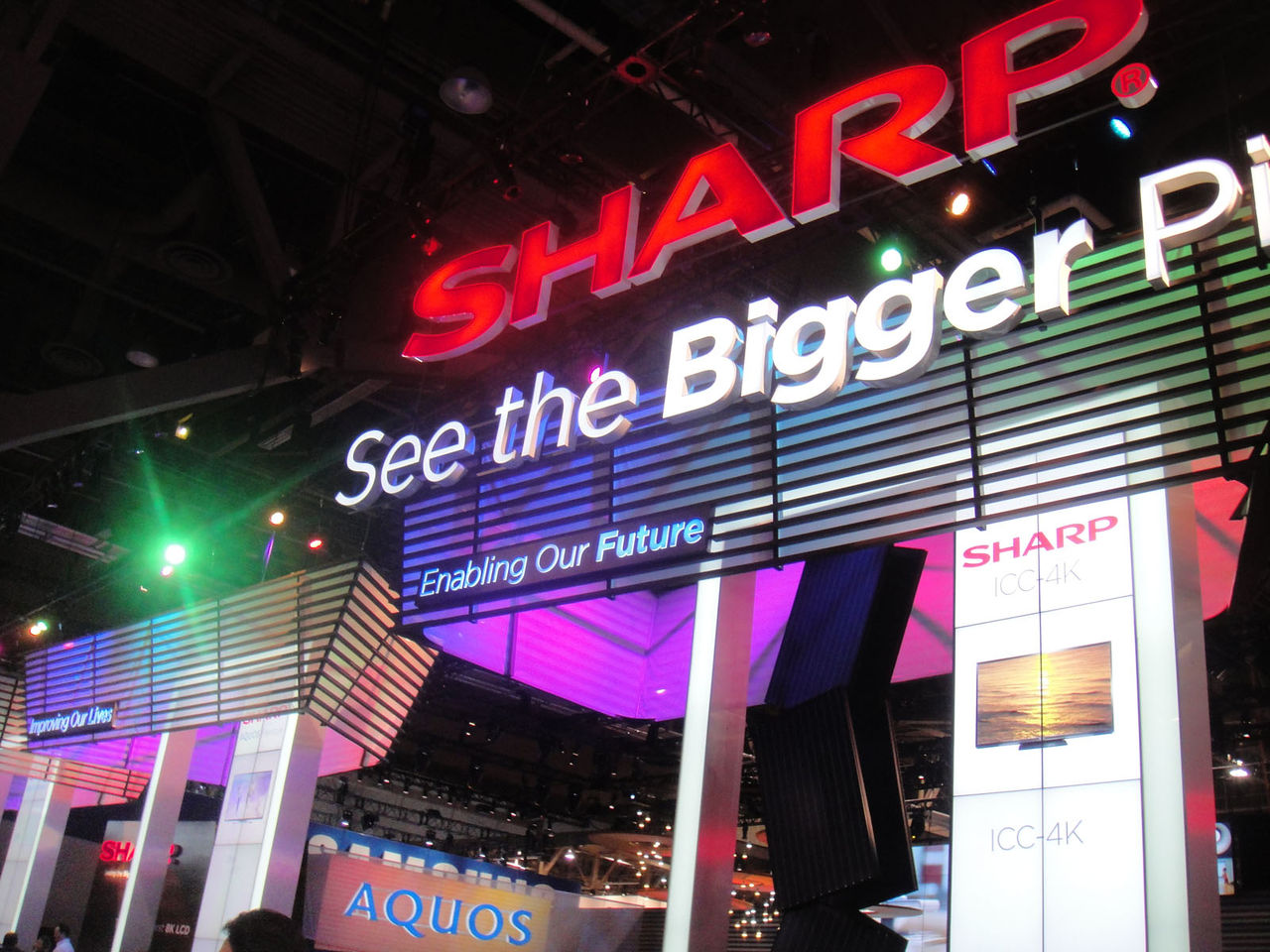 Foxconn köper Sharp för 3,5 miljarder dollar. Har dealat i fyra år ...