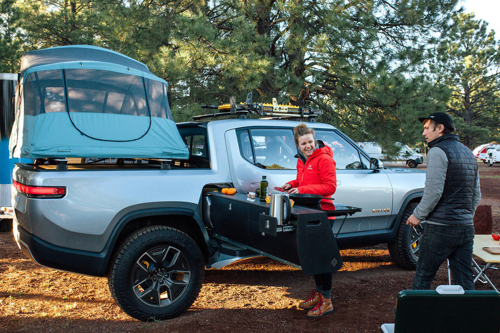 Rivian presenterar camping-prylar till sin pickup. Utrustas med ett ...