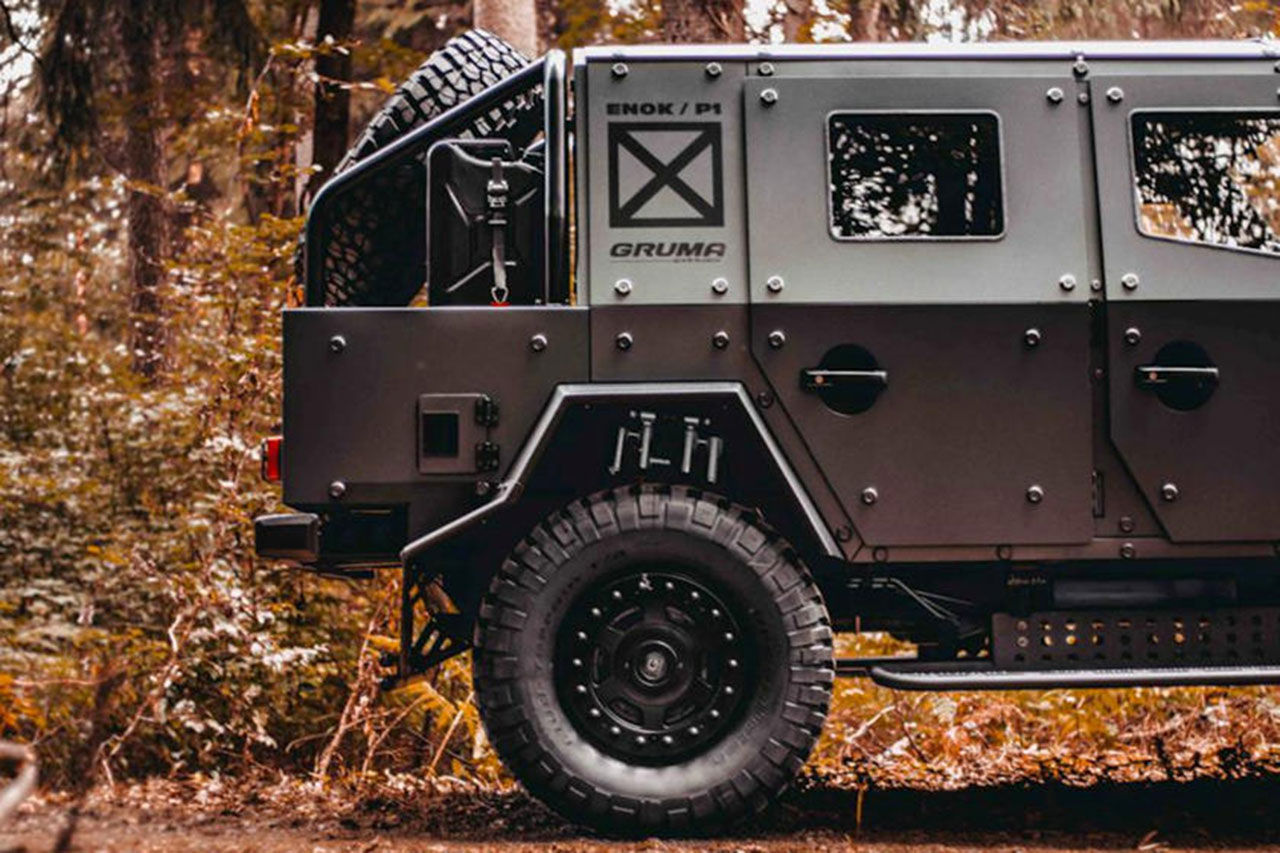 Bepansrad Mercedes-Benz G500 4×4². Har skjutlucka i taket. | Feber / Bil