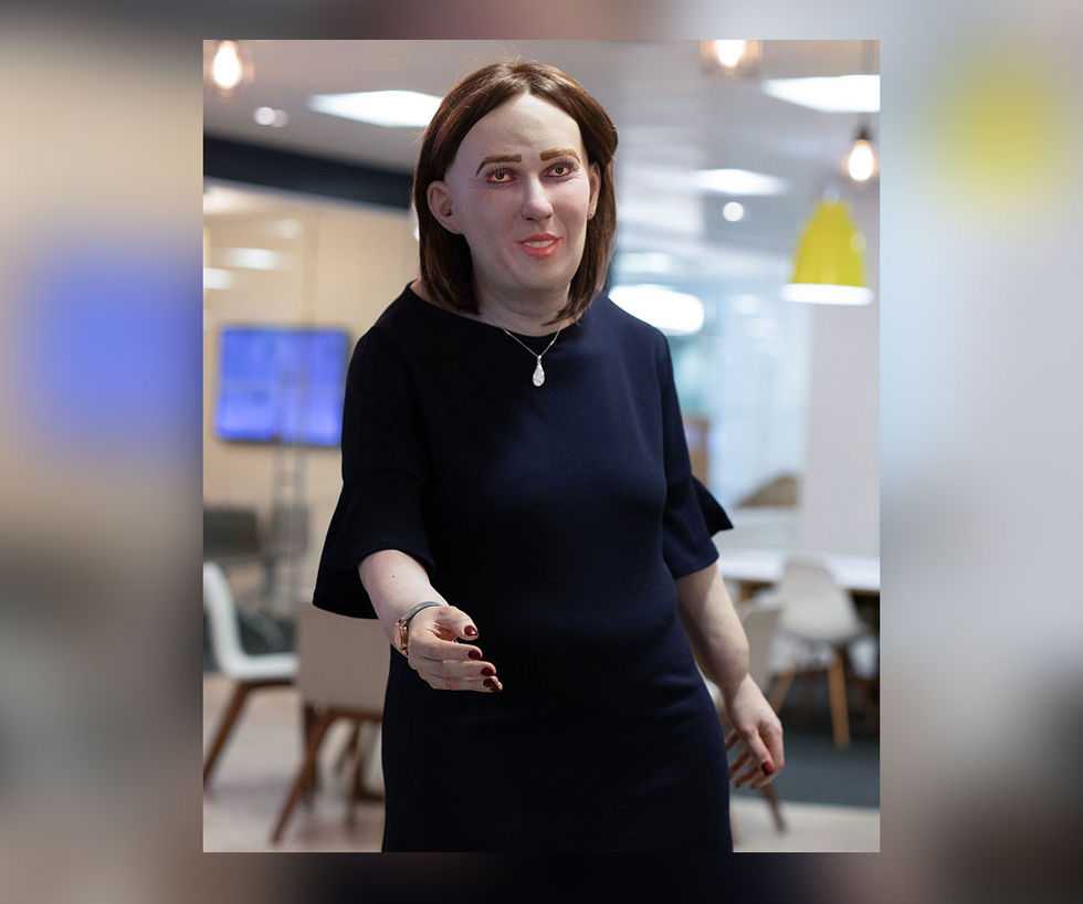 Emma har simulerat 20 års kontorsjobb. Verkar ha påverkar hennes ...