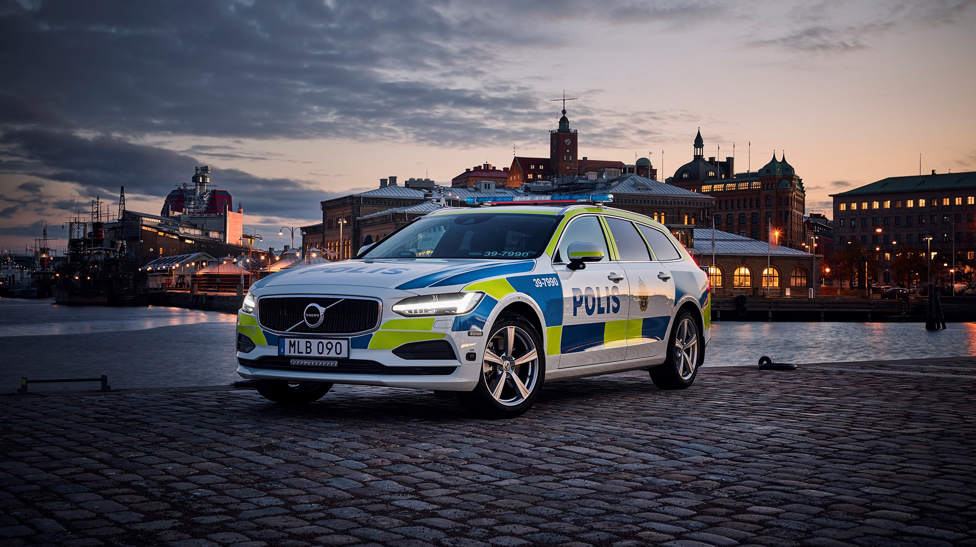 Polisen i Sverige får 2200 nya Volvo-bilar. Handlar om modellerna XC60 ...