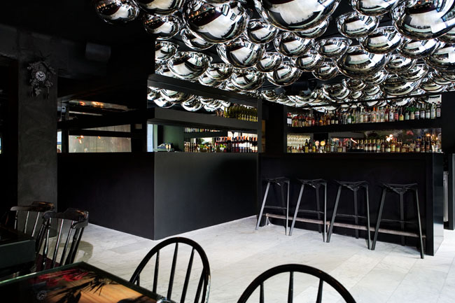 Pleasant Bar är en trevlig erfarenhet i Stockholm. 65 kvm skön oas ...