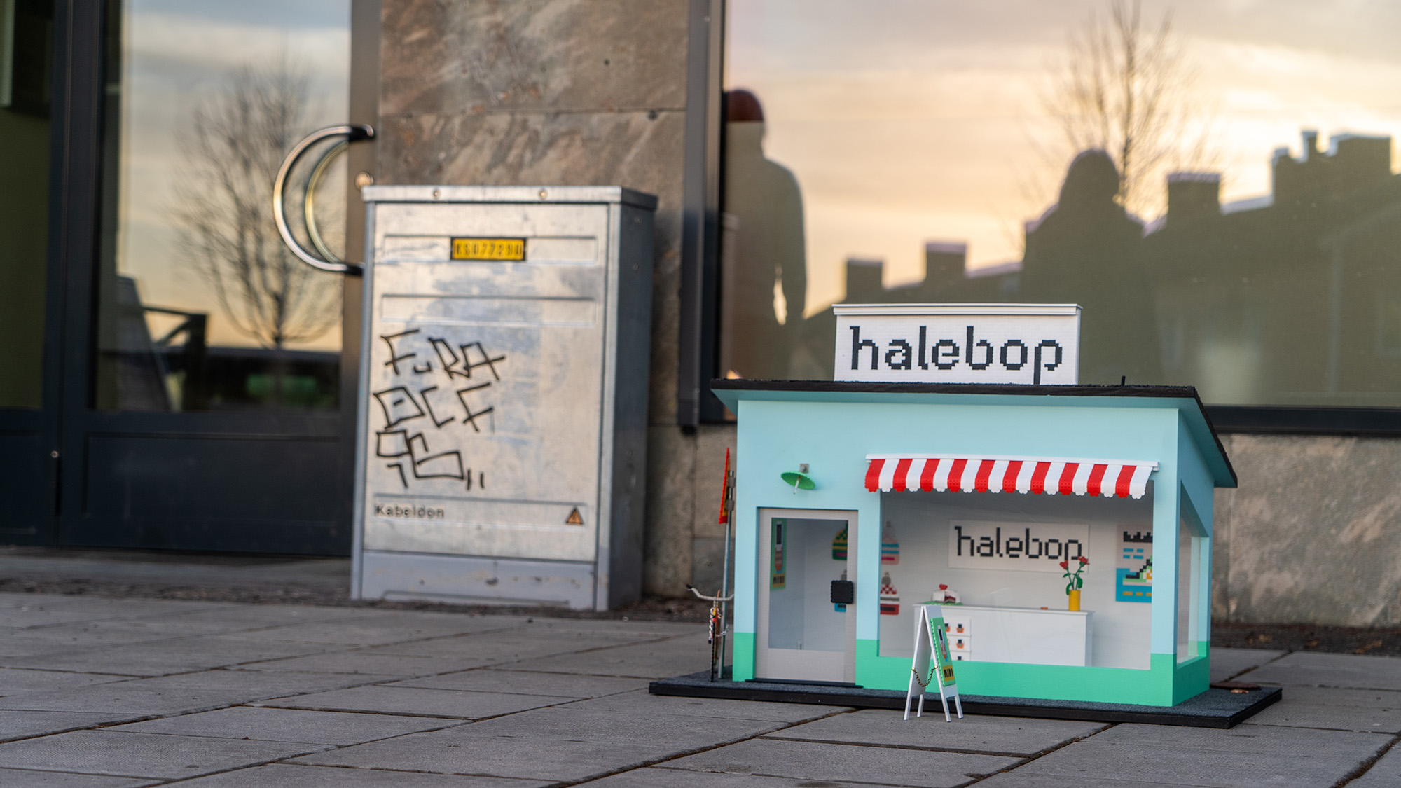 Halebop öppnar minibutiker nästa vecka. Alltså väldigt, väldigt små ...