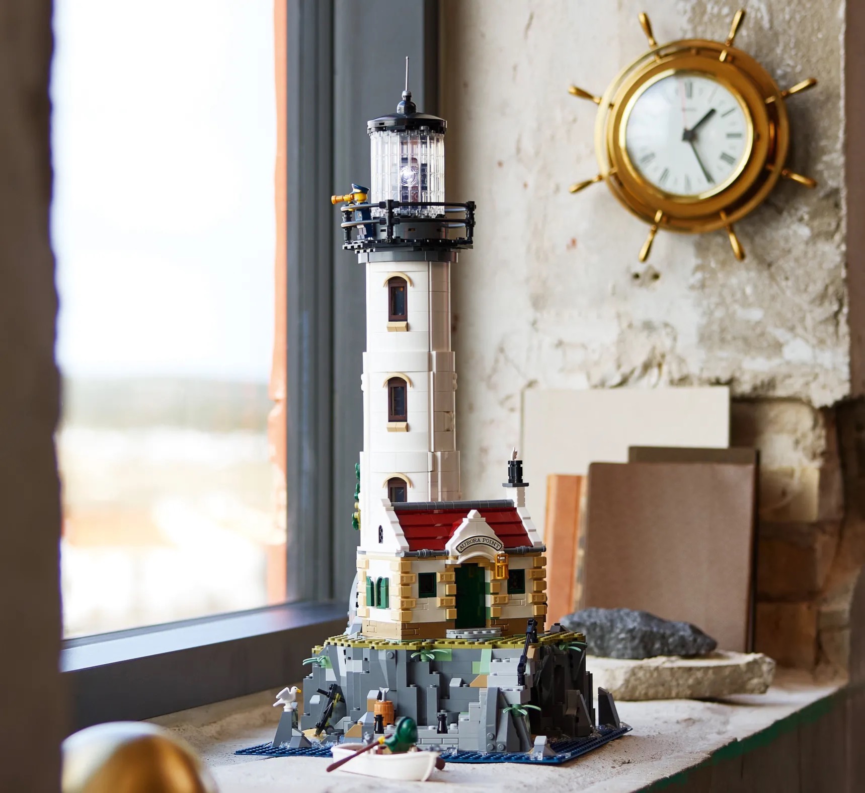 Lego visar upp en fyr. Med en motordriven lampa. | Feber / Pryl