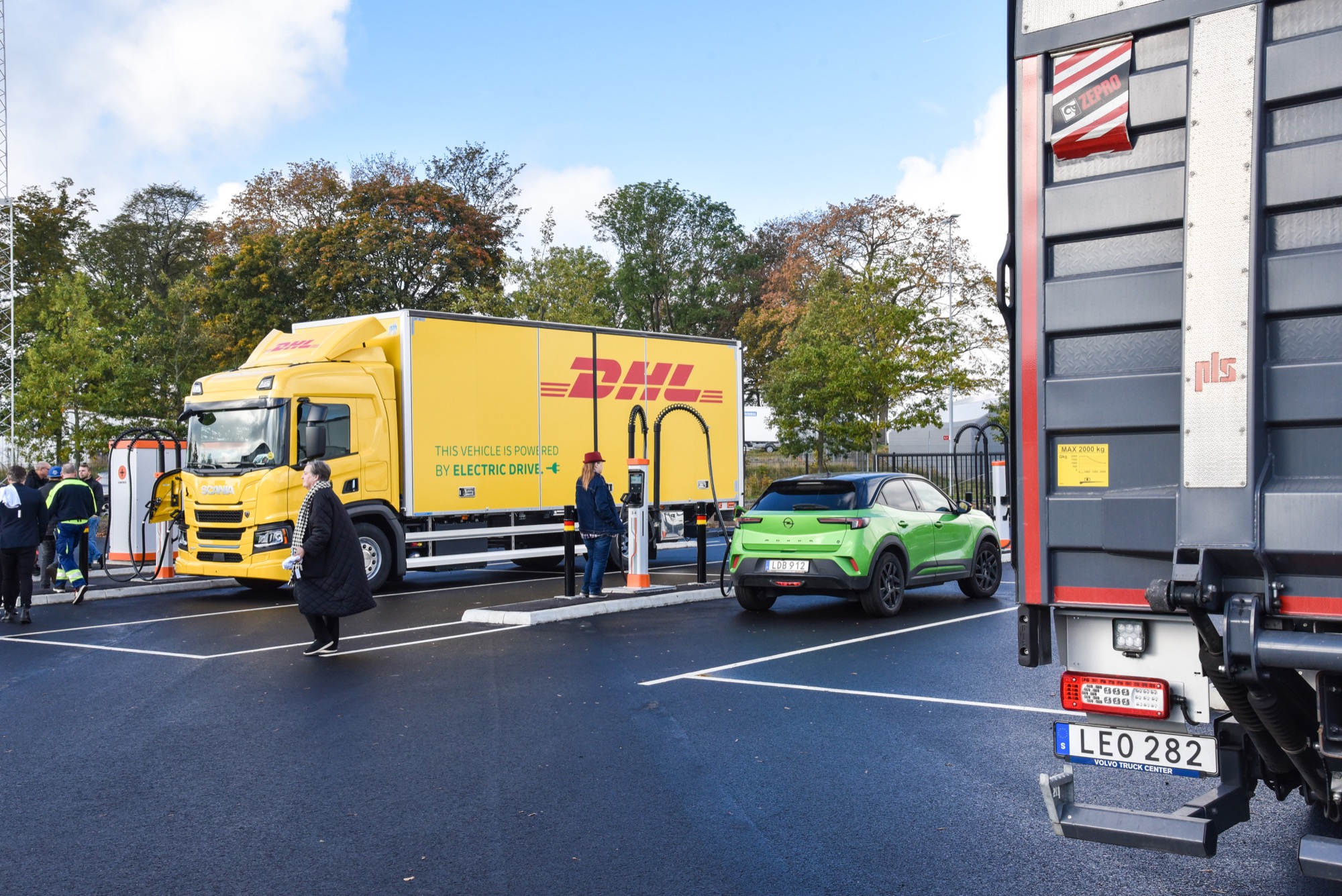 Sveriges största laddpark med plats för tunga fordon öppnad. Finns i ...