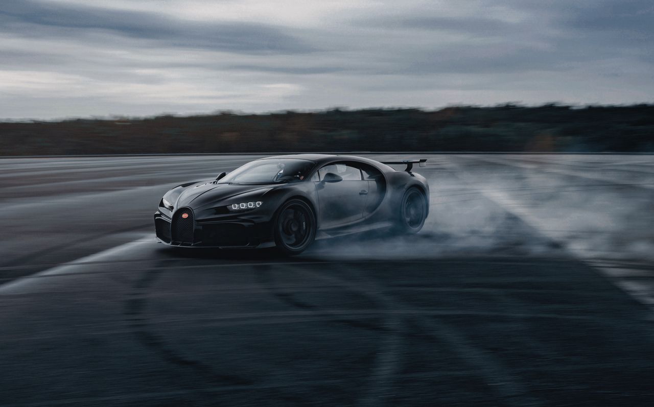 På sladd med en Bugatti Chiron Pur Sport. "Drifting the C". | Feber / Bil
