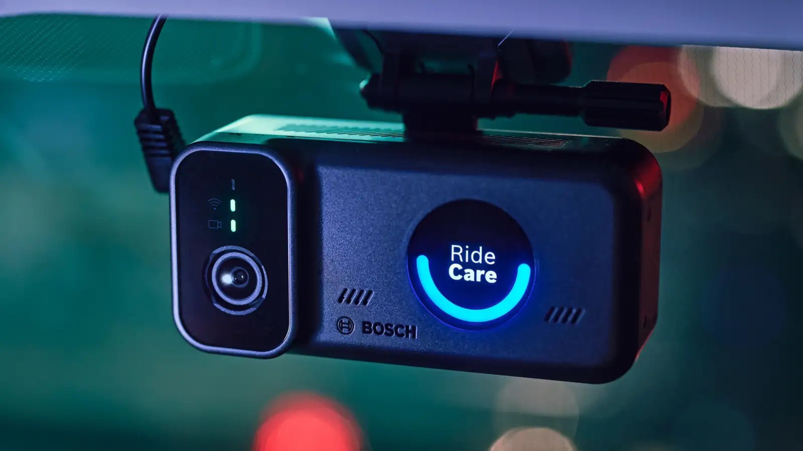 Bosch visar upp RideCare companion. En dashcam som filmar både i och ...