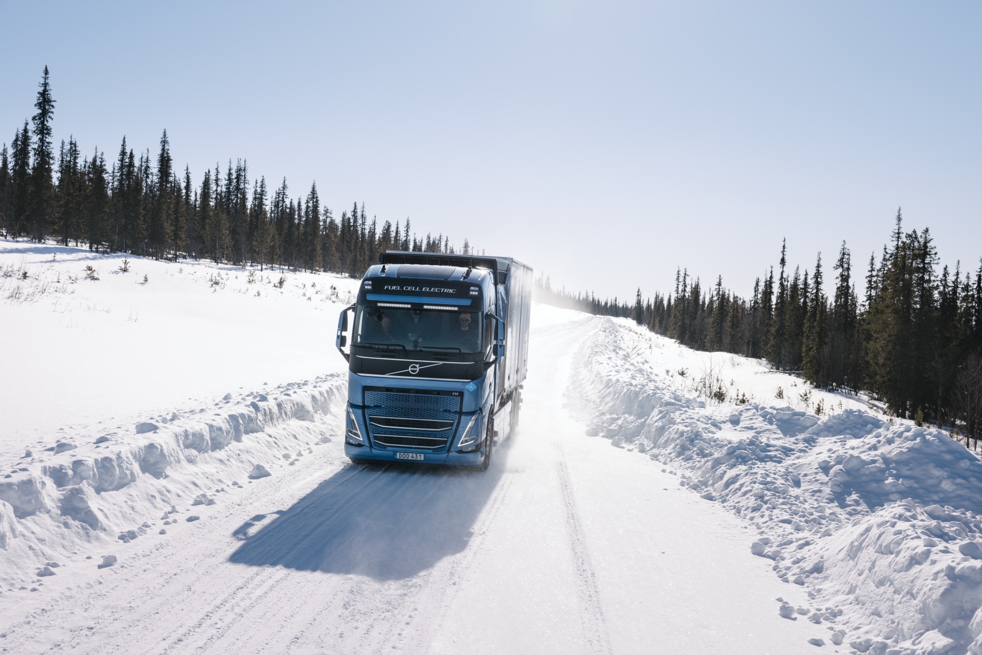 Volvo Trucks tests hydrogen-powered electric trucks on public roads. In ...