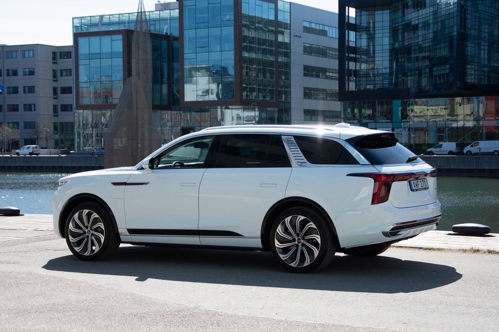 Galna reservdelspriser för Hongqi e-HS9. Bromsbelägg fram går loss på 19.300 spänn! | Feber / Bil