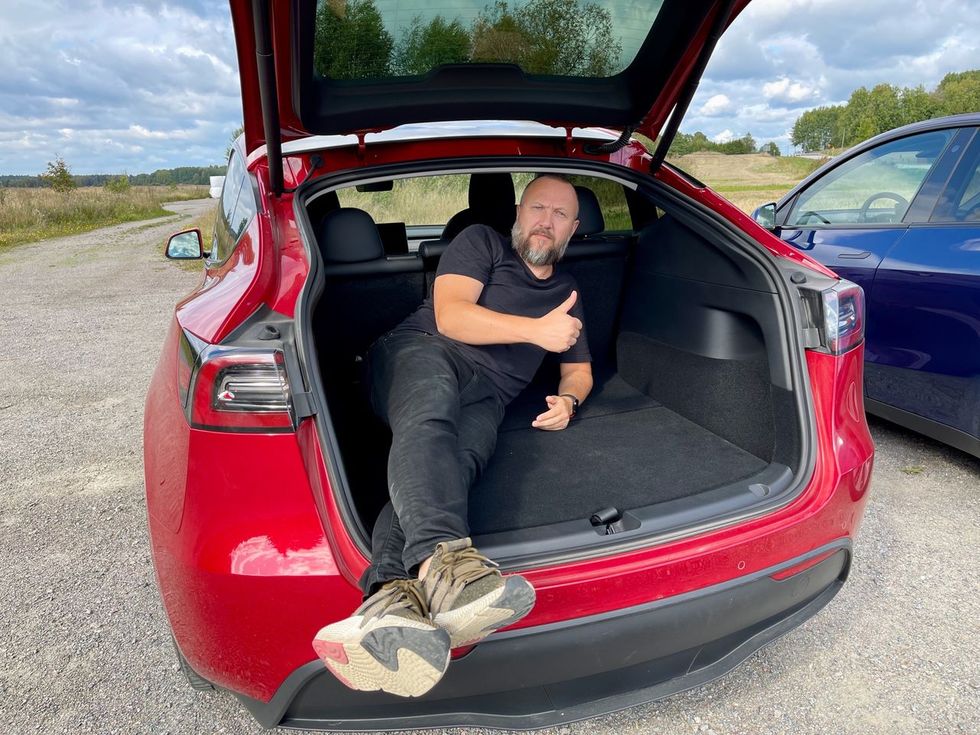 Tesla Model Y är nu världens bäst säljande bil. Första elbilen som ...