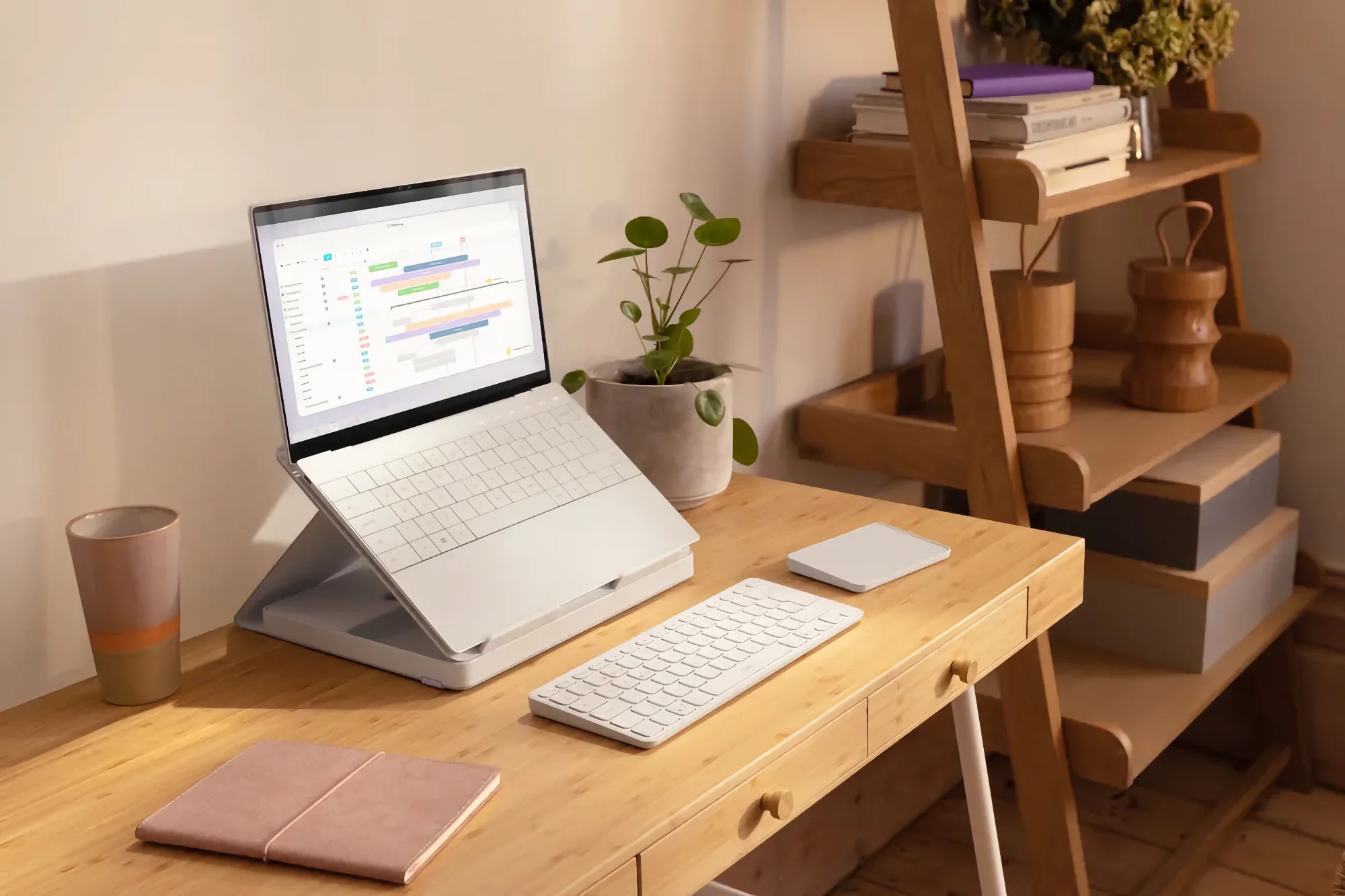 Logitech släpper smart laptopställ. Med inbyggd förvaring för ...