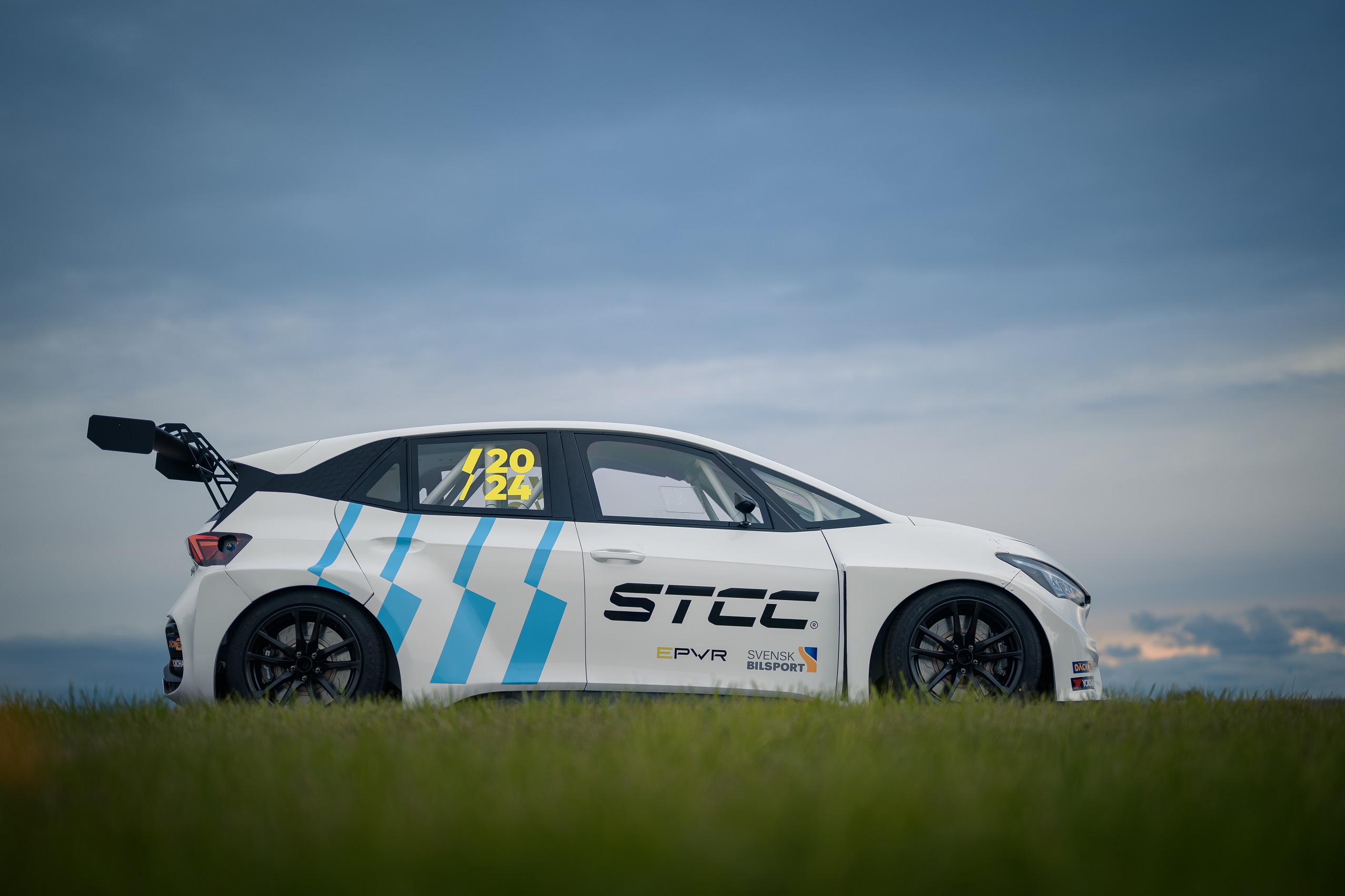 Cupra visar upp Cupra Born. Som ska köra STCC 2024. | Feber / Bil