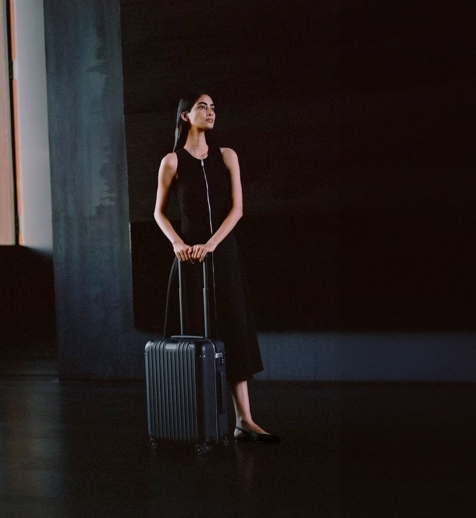 Rimowa har släppt väska i läder. Med klassisk design. | Tjock / Garderoben