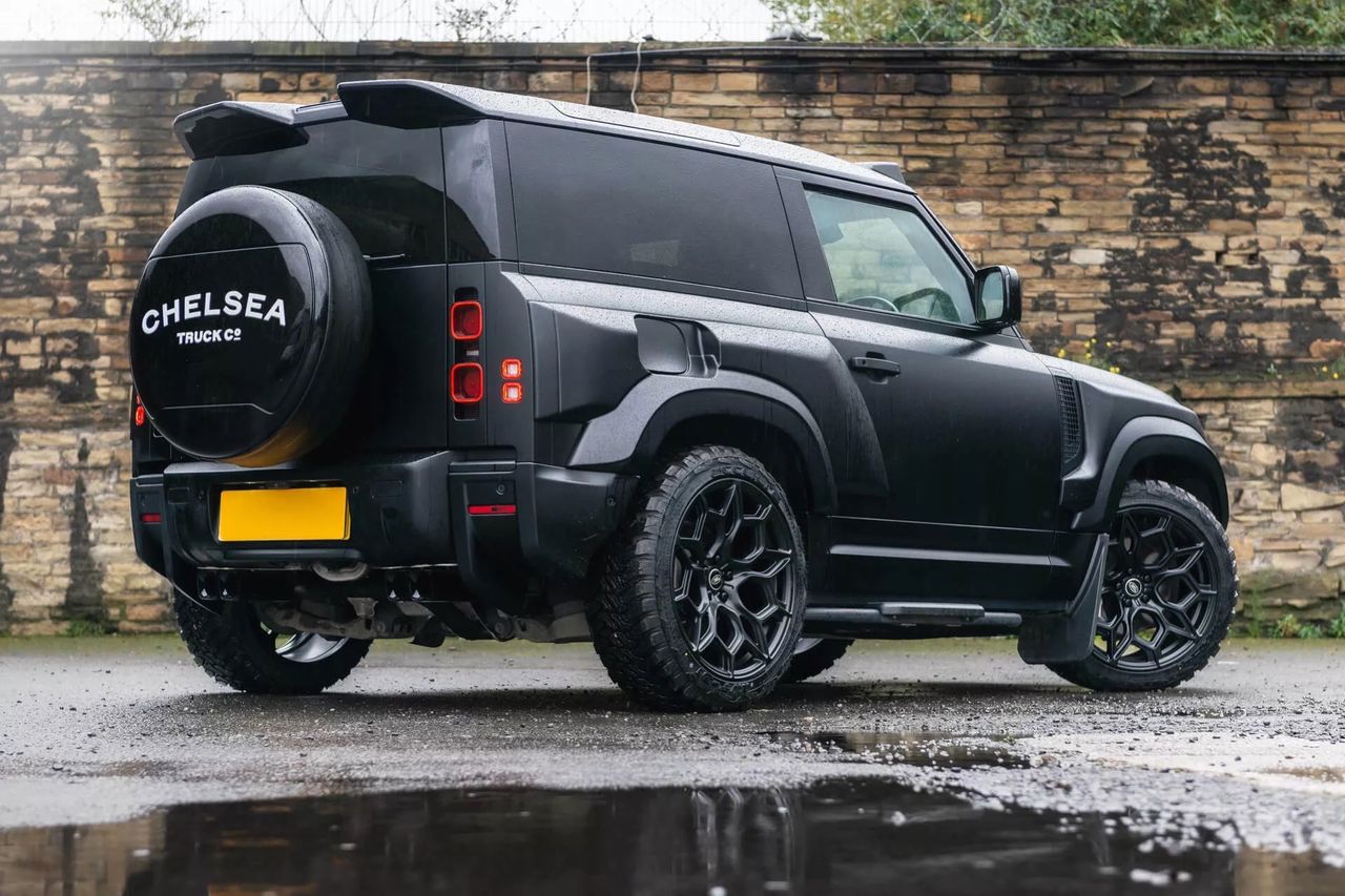 Tilltuffad version av nya Land Rover Defender till salu. Byggd av ...