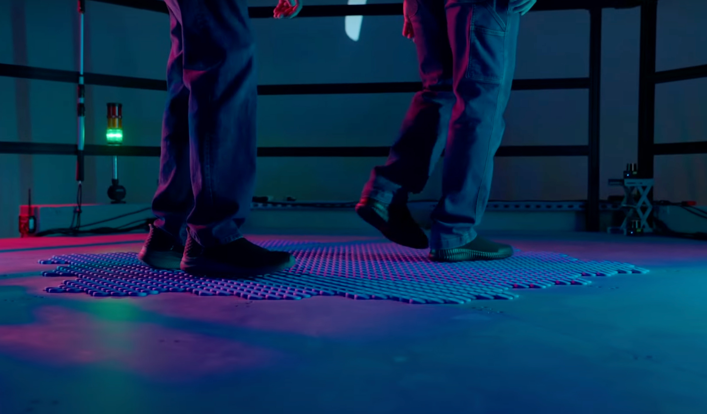 Disney visar upp HoloTile Floor. Ser ut att vara perfekt för VR ...