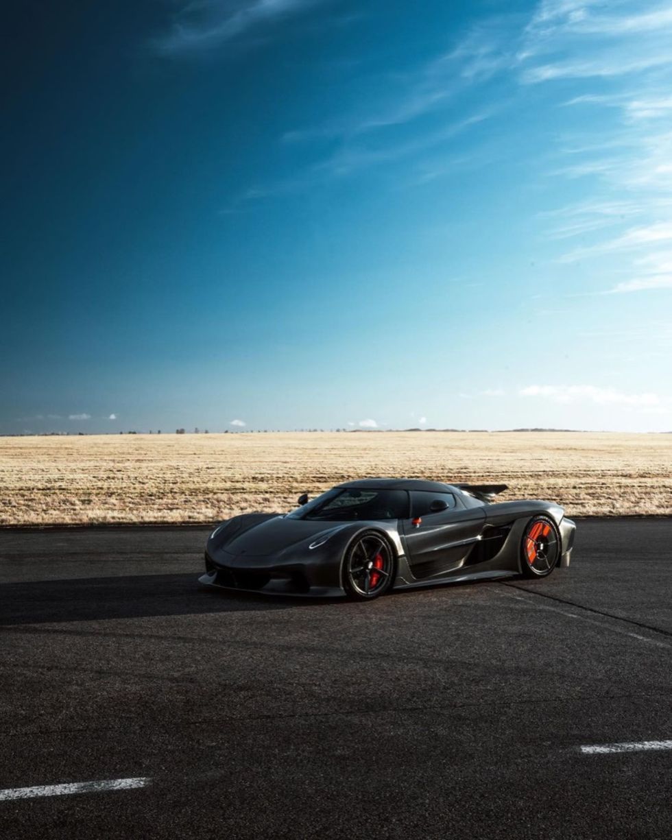 Första exemplaret av Koenigsegg Jesko Absolut levererat. Toppfartstest ...