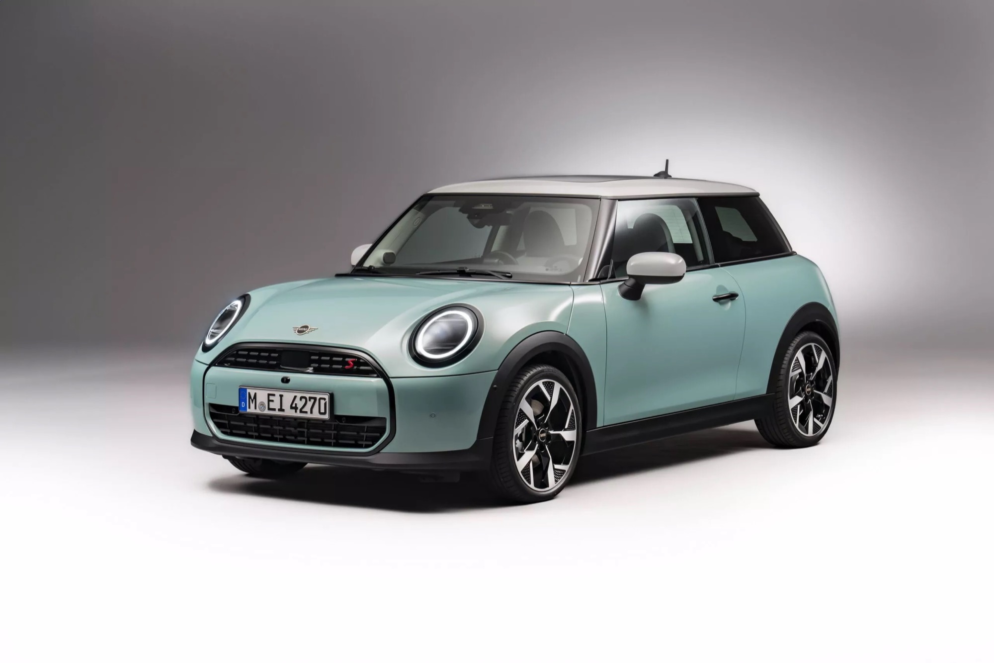 Det här är nya Mini Cooper med förbränningsmotor. Ser ut som ...