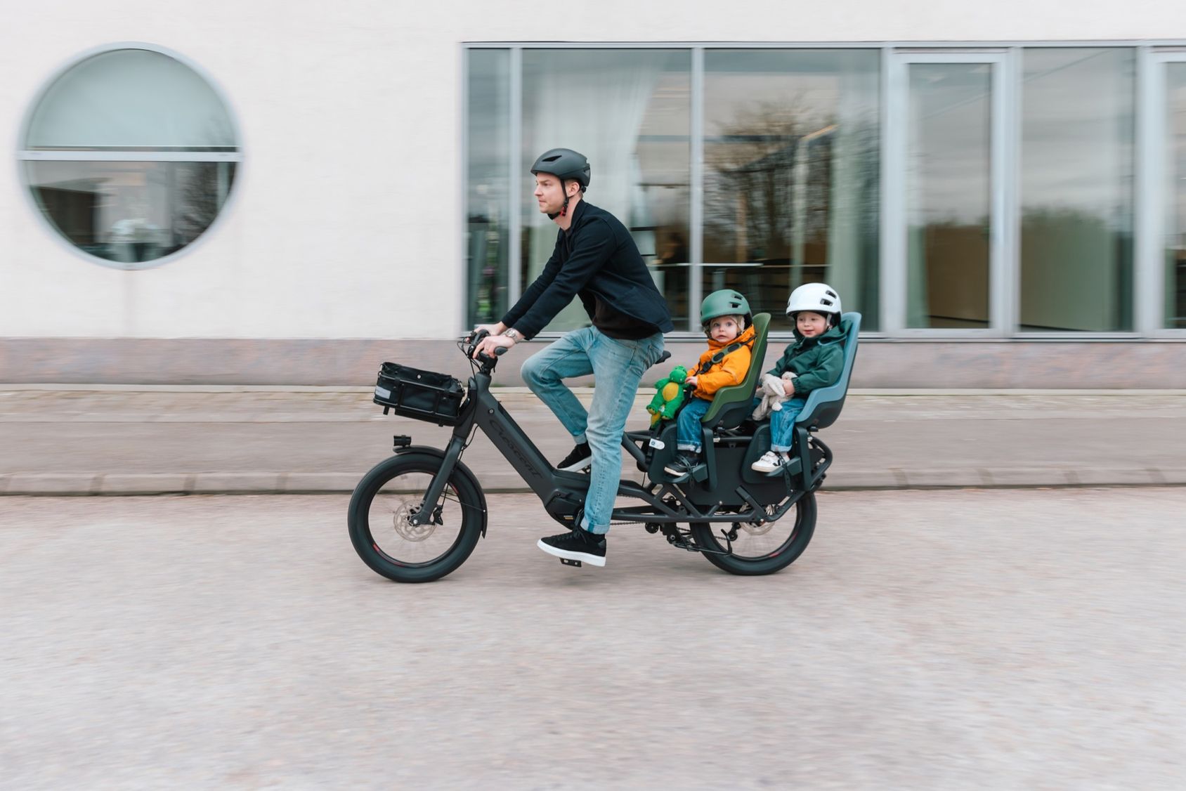Crescents nya elcykel har plats för tre. Frakta barn eller grejer ...