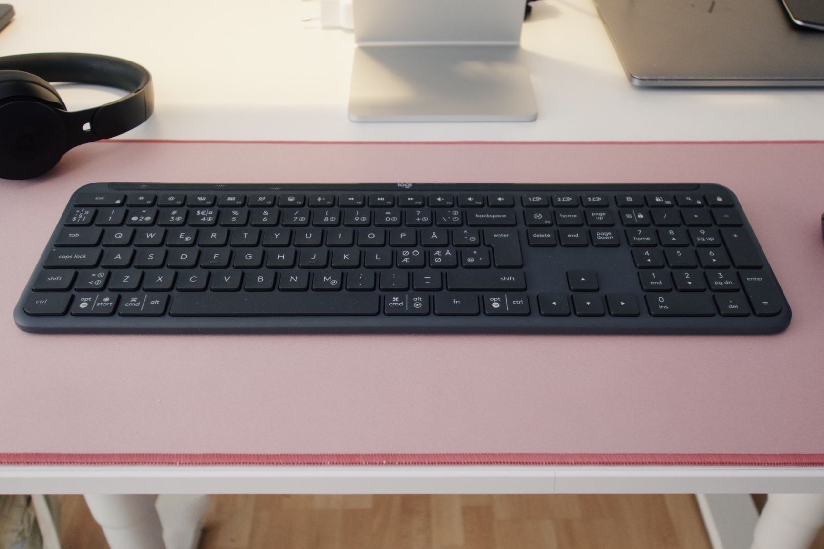 Logitech lanserar tangentbordet Signature Slim. Ska funka både hemma ...