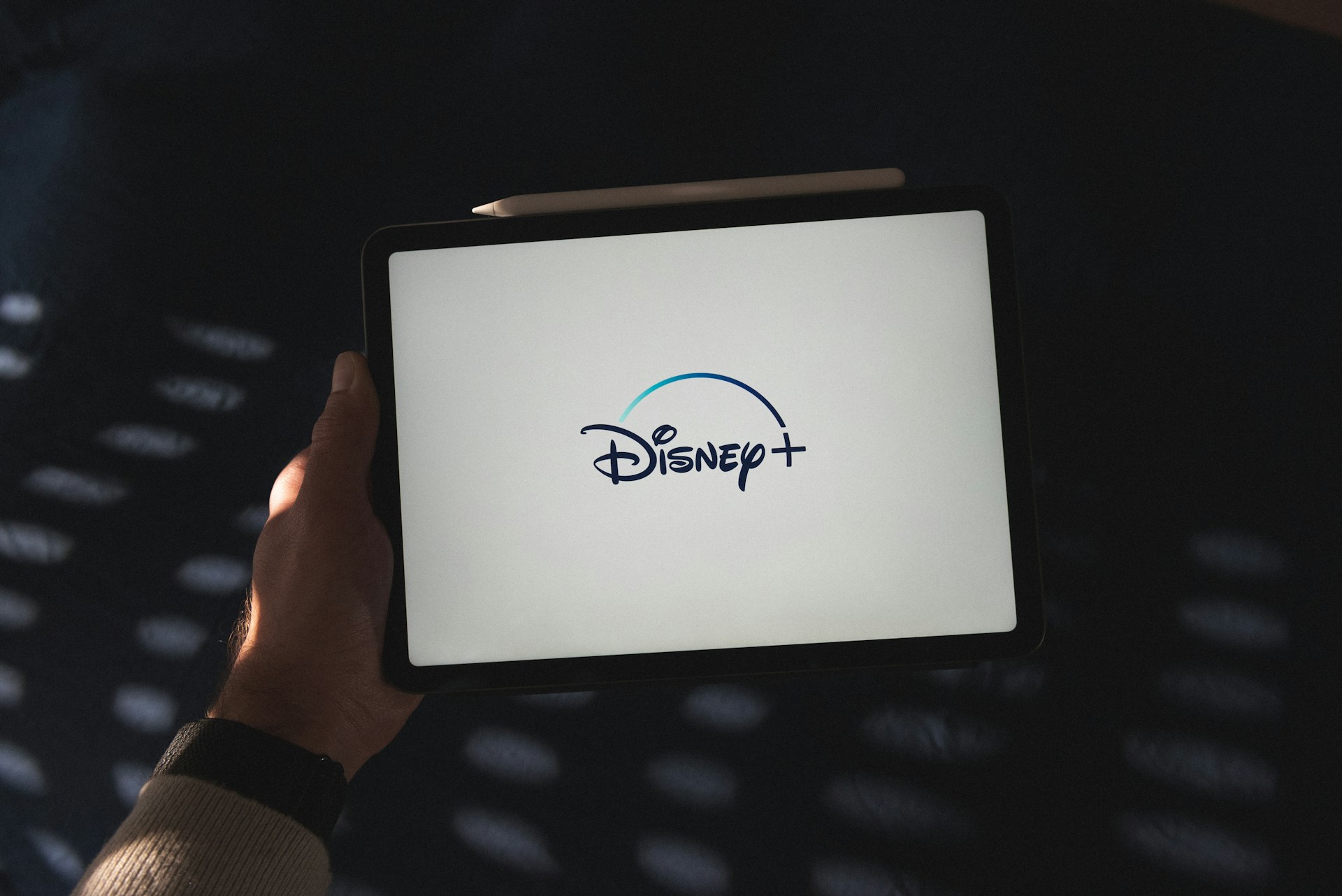 Disney Plus börjar förhindra kontodelning i juni. Nya regler snart på ...