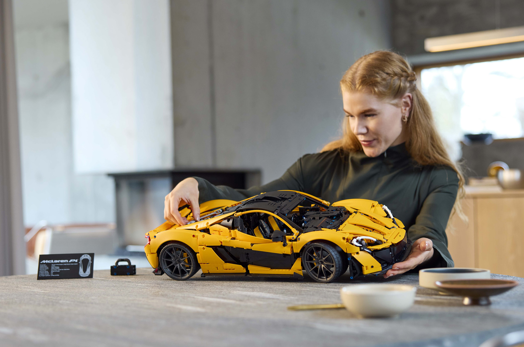 Lego visar fet modell av McLaren P1. I skala 1:8. | Feber / Bil
