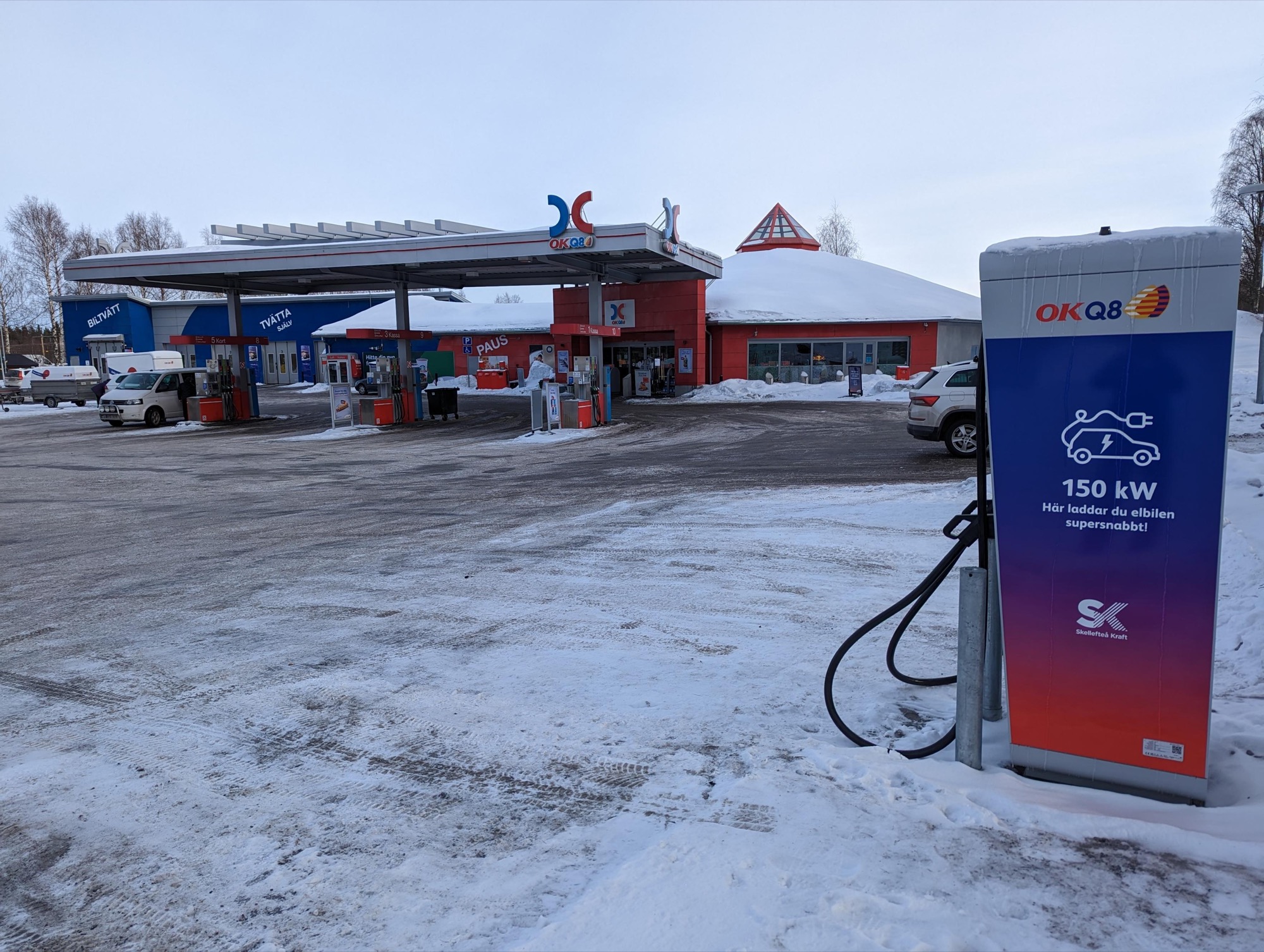 Förra året blev OKQ8 störst på snabbladdning. Fick upp 350 laddpunkter ...