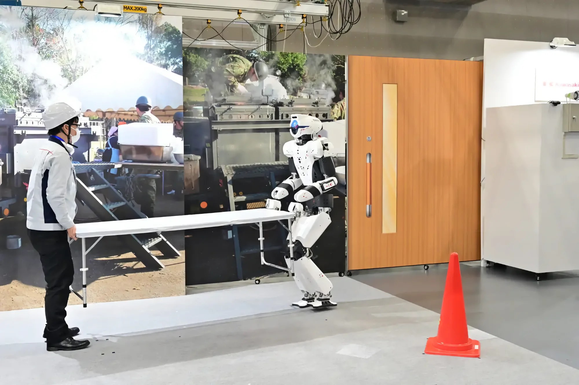 Kawasaki visar upp ny version av Kaleido. Humanoid robot har blivit ...