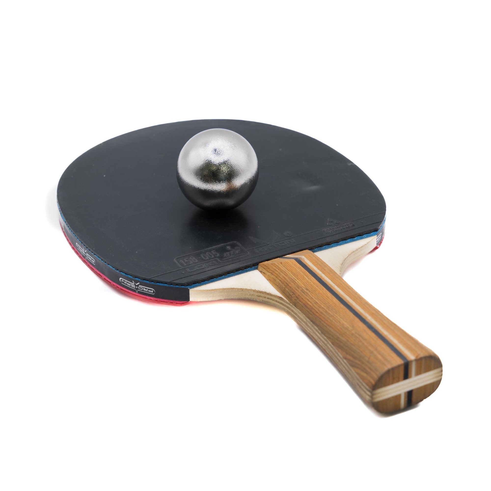 Pingisboll gjord av metall. Superlätt och hållbar, men värdelös för ...