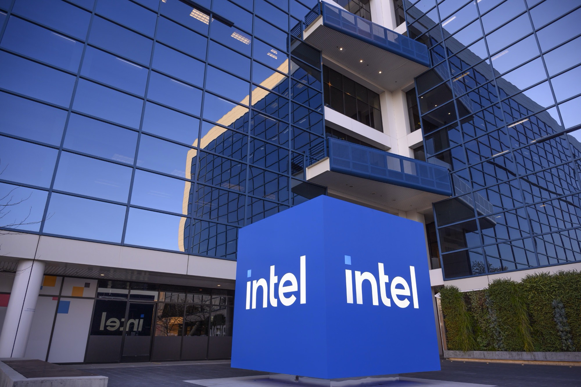 Intel planerar säga upp över 20 procent av sina anställda. Fler än 21.000 kan bli av med sina ...