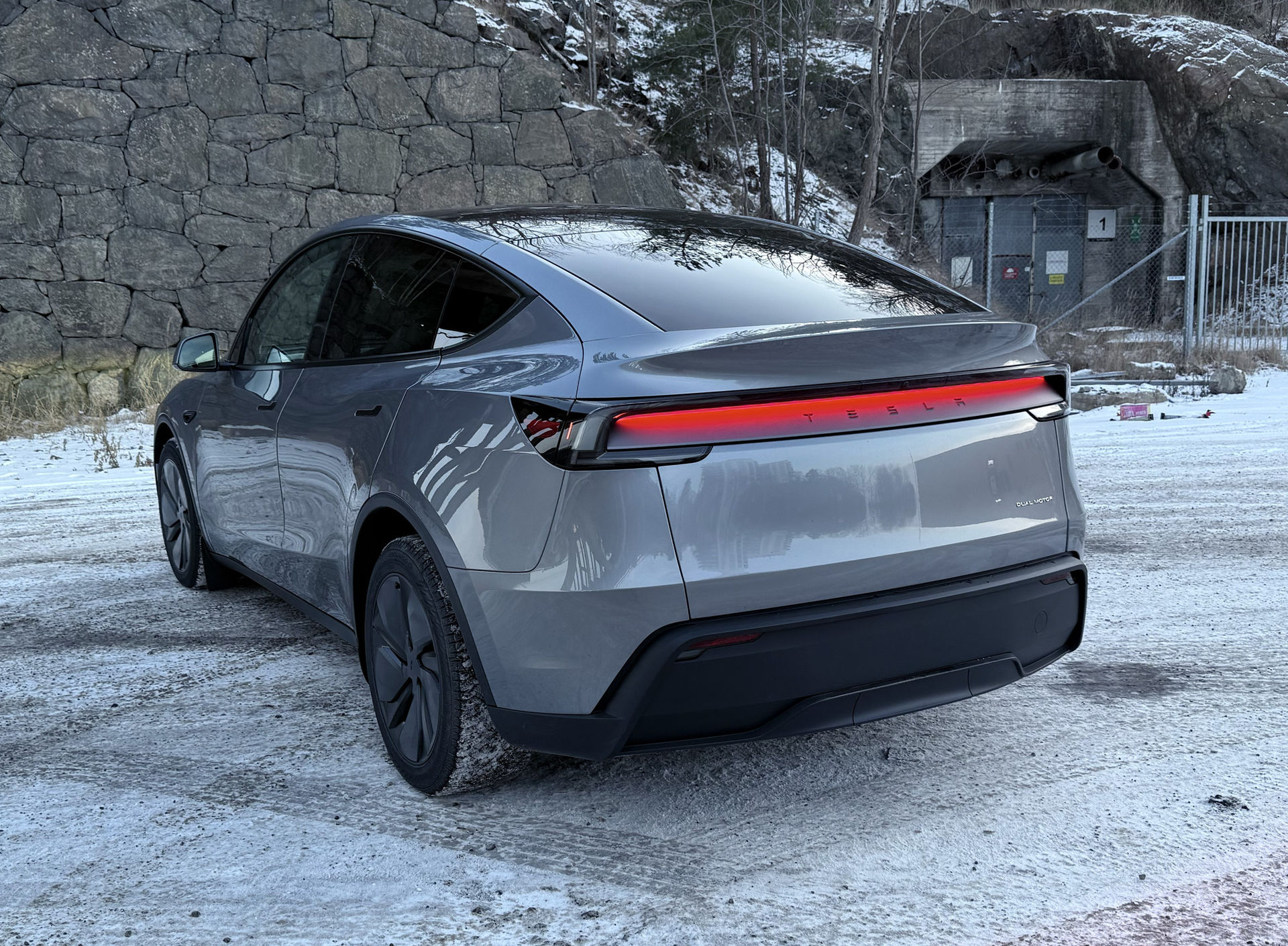 Tesla börjar rea ut nya Model Y. Har bara sålt 88 bilar i april ...