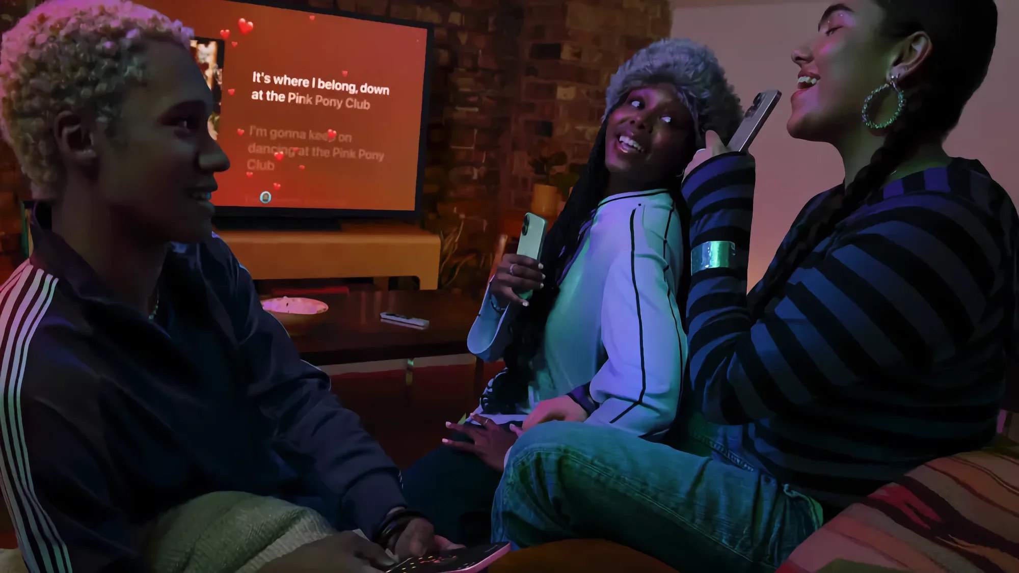 tvOS 26 gör Apple TV till en karaokemaskin. Går nu även att välja en AirPlay-högtalare permanent ...