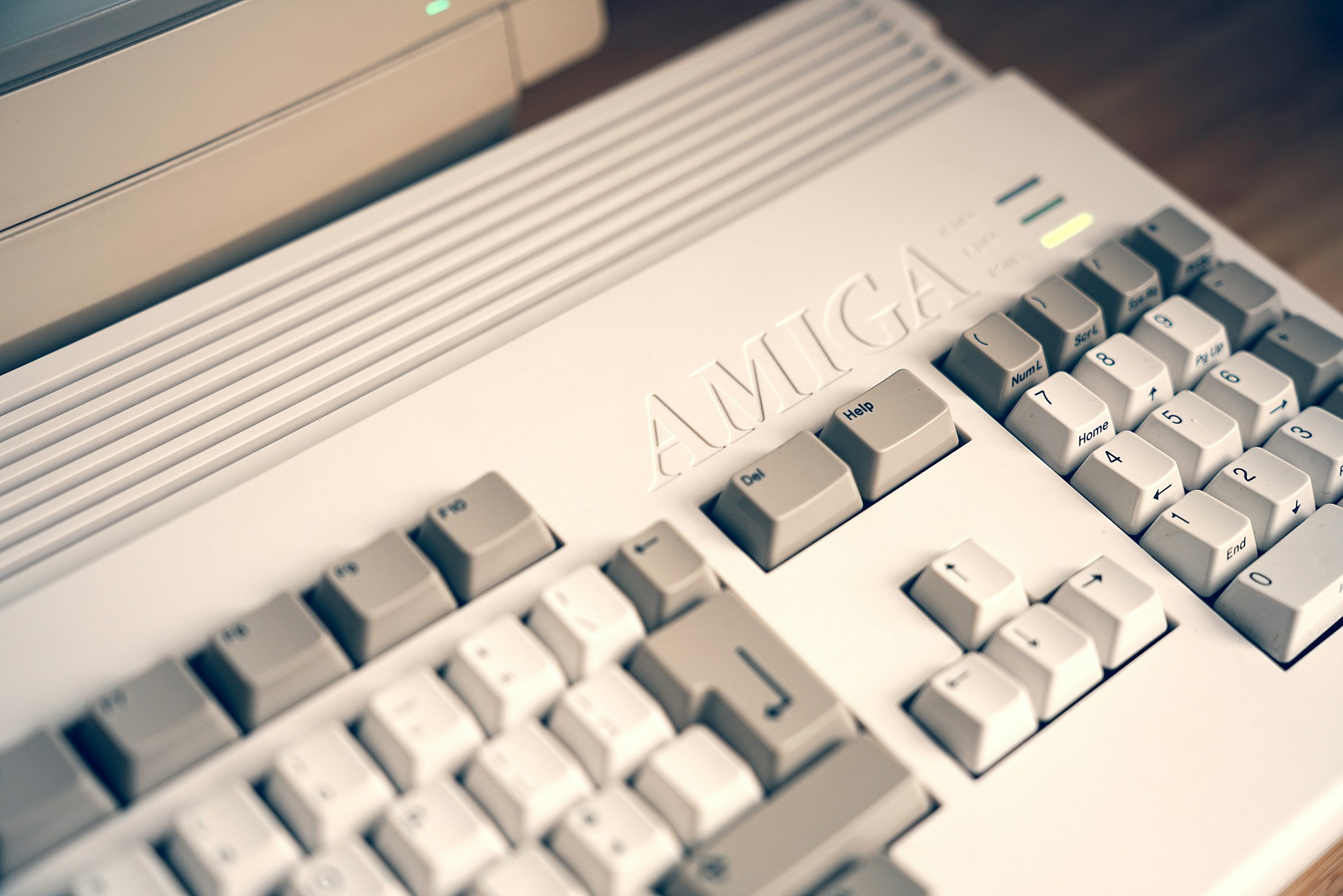 Tut i luren!: Amiga fyller 40 år. Eller rättare sagt, har fyllt 40 år ...