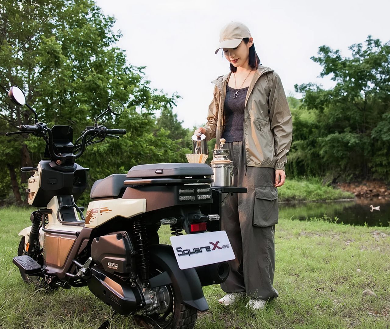 Hondas nya scooter har ett picknickbord. Billiga Square X 125 kanske ...