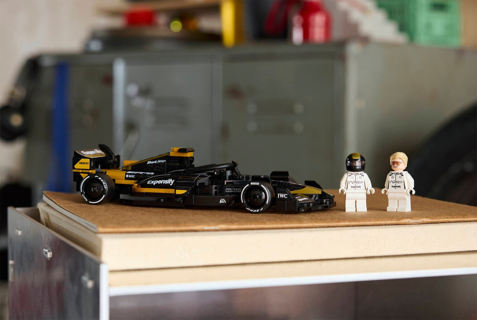 Nu blir Brad Pitt Lego-figur. Med medföljande F1-bil. | Feber / Pryl