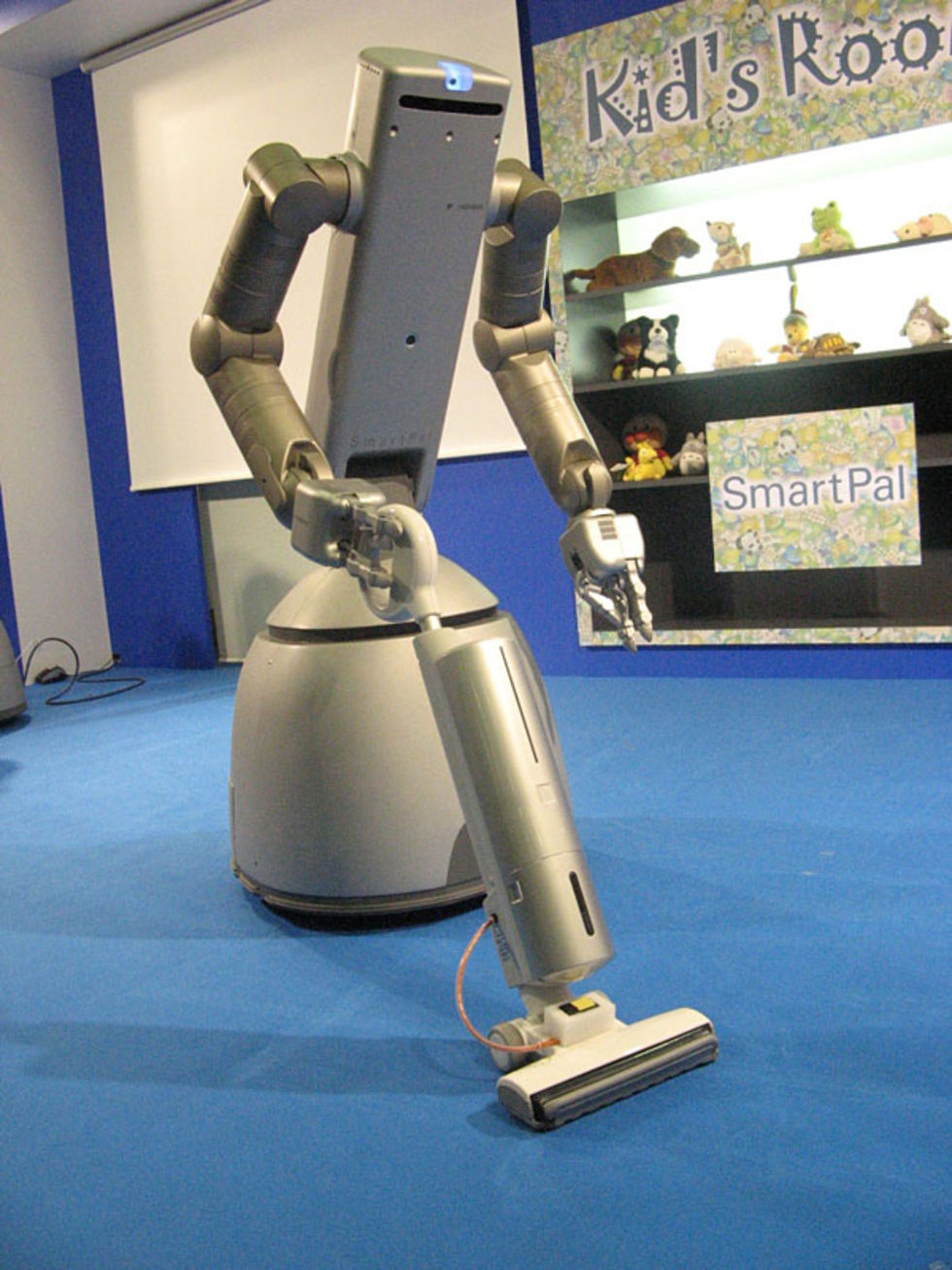 SmartPal V - hushållsrobot. Städar ditt hus och tar hand om dina pandor ...