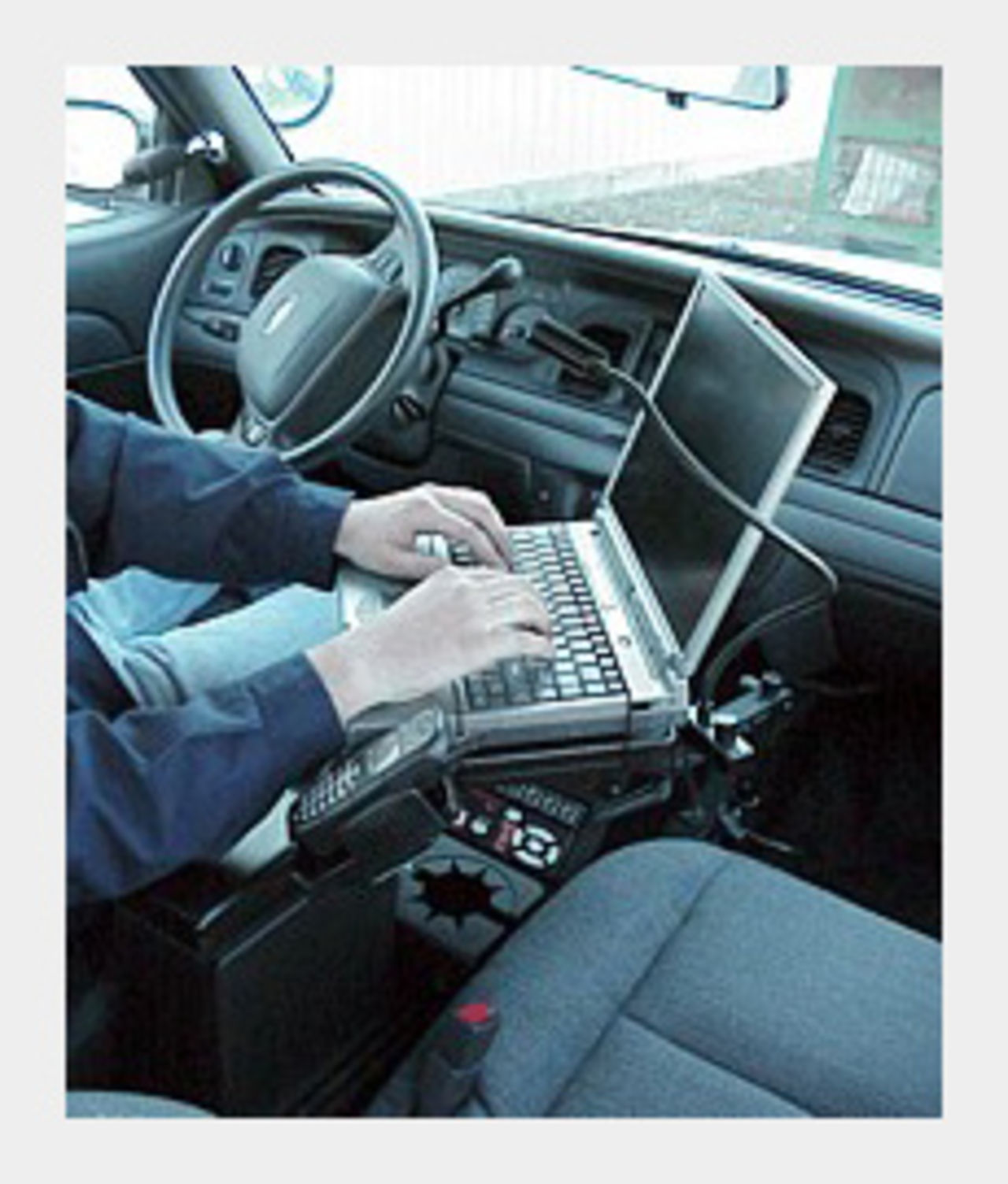 Ha datorn i bilen. Ett ställ för din laptop. | Feber / Pryl